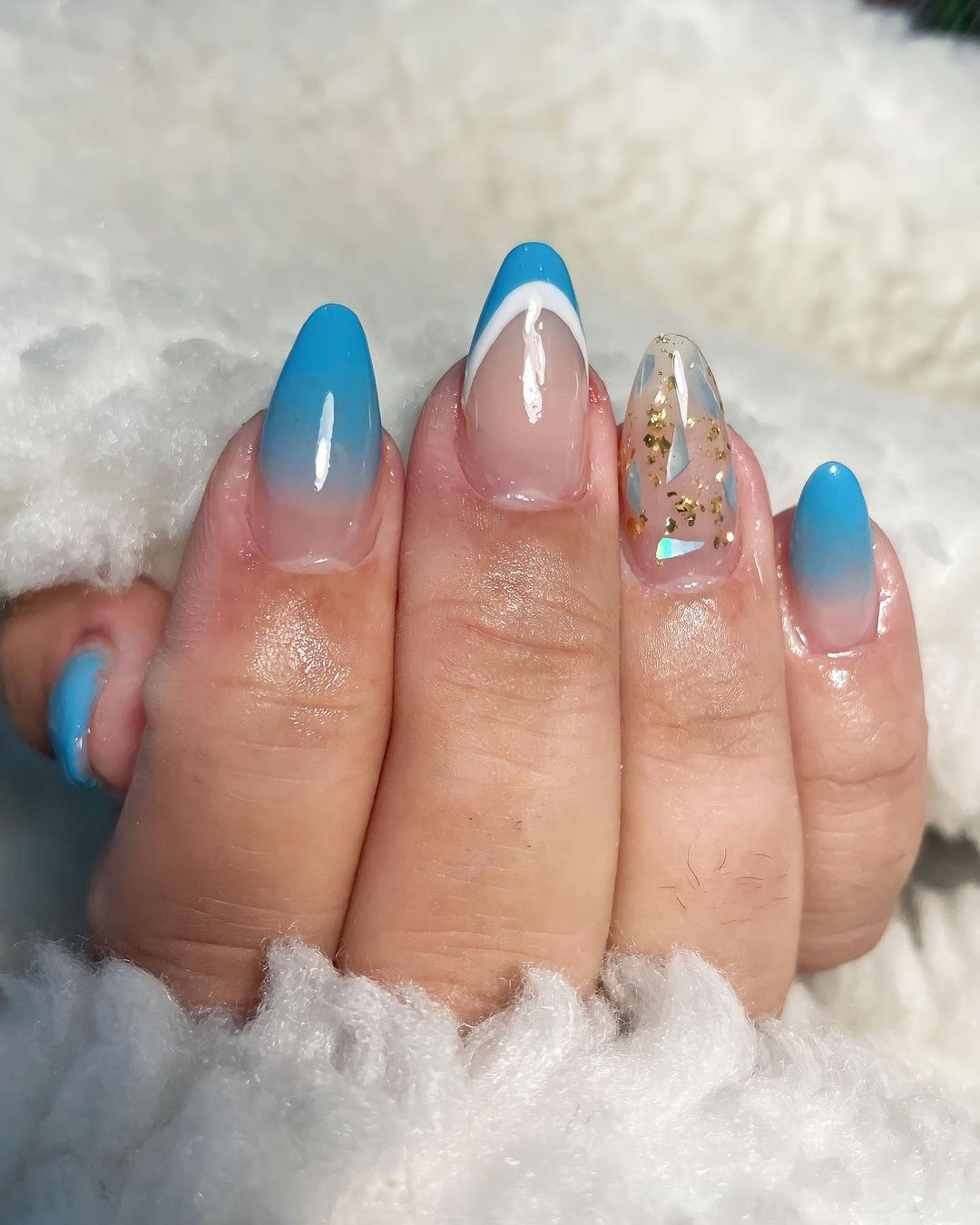 Unha azul com francesinha branca: Veja as inspirações!