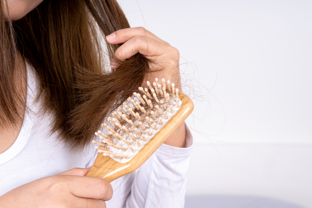 7 Dicas para cuidar de cabelo ressecado 2023!