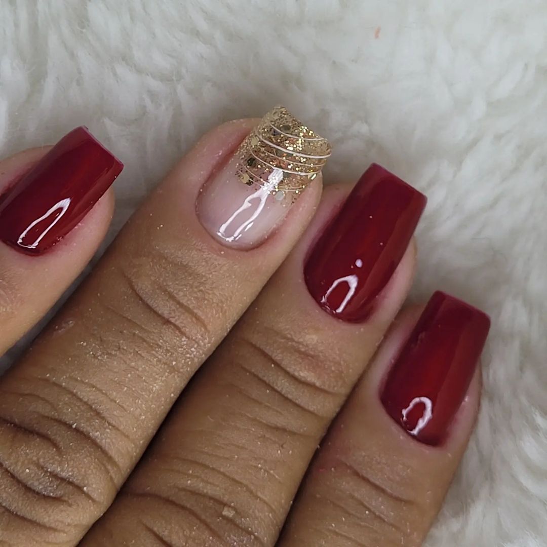 Quais são os tons de unhas decoradas vermelho escuro?