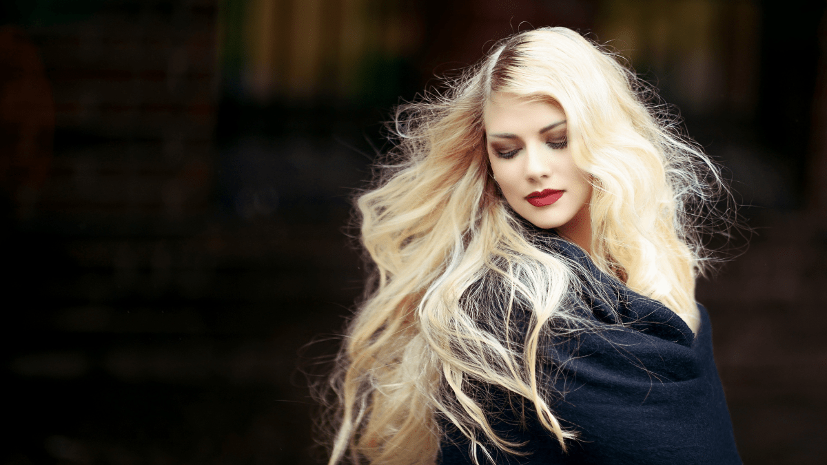 Dê um Up no Seu Look: Como Arrasar com Cabelo Loiro no Inverno Frio e ...